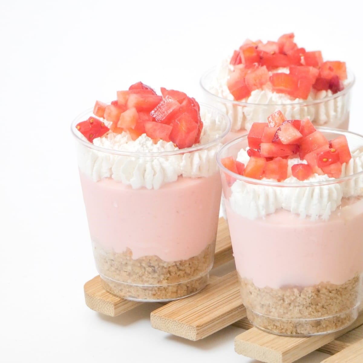 Mini cheesecakes de fresa - Bocaditos salados y dulces en Lima